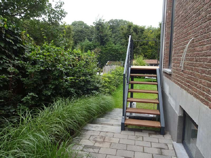 Terrasconstructies in metaal of inox met grote keuze aan materialen als ...